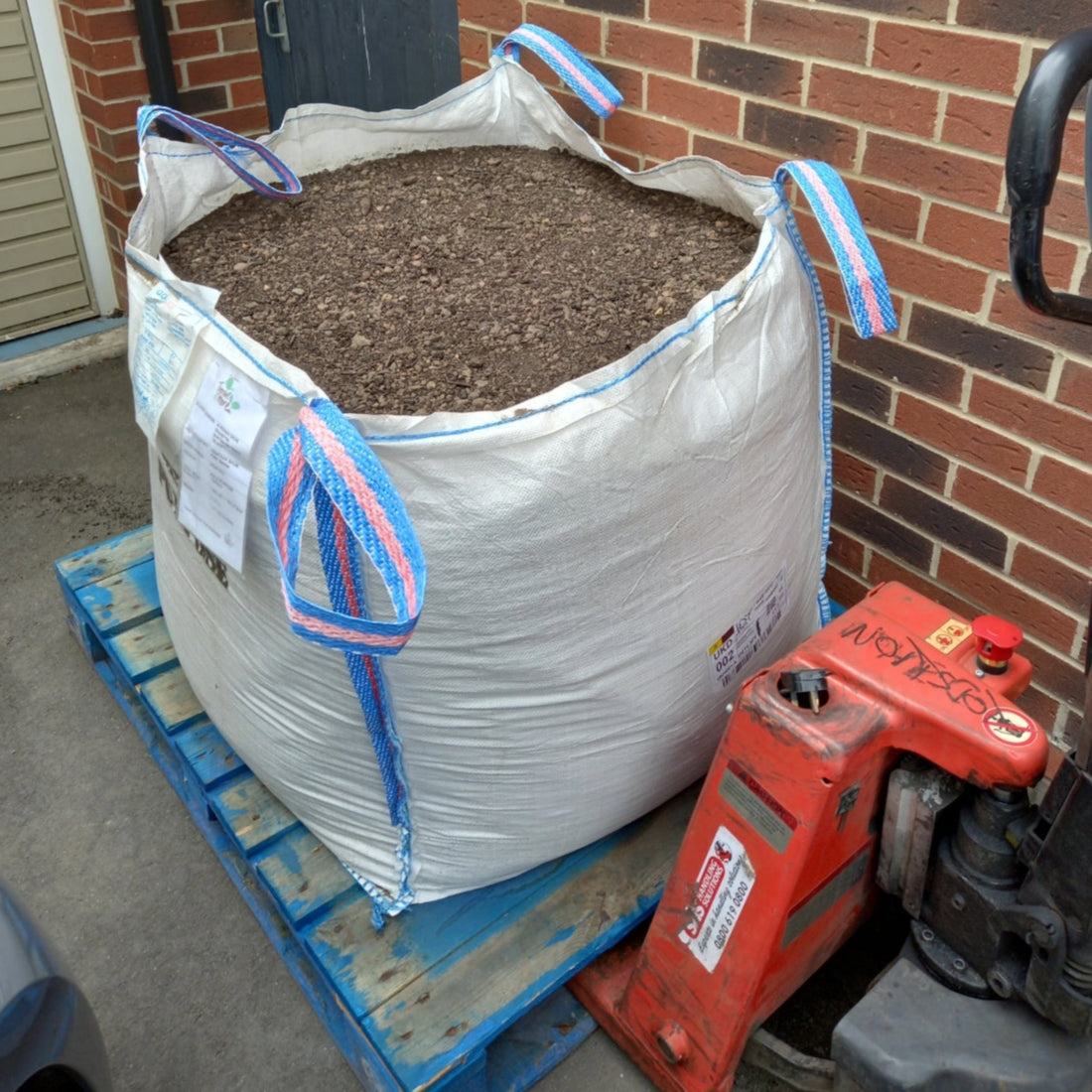 Shop Grass Seeding Rootzone Topsoil 70/30 Bulk Bag | Nationwide ...